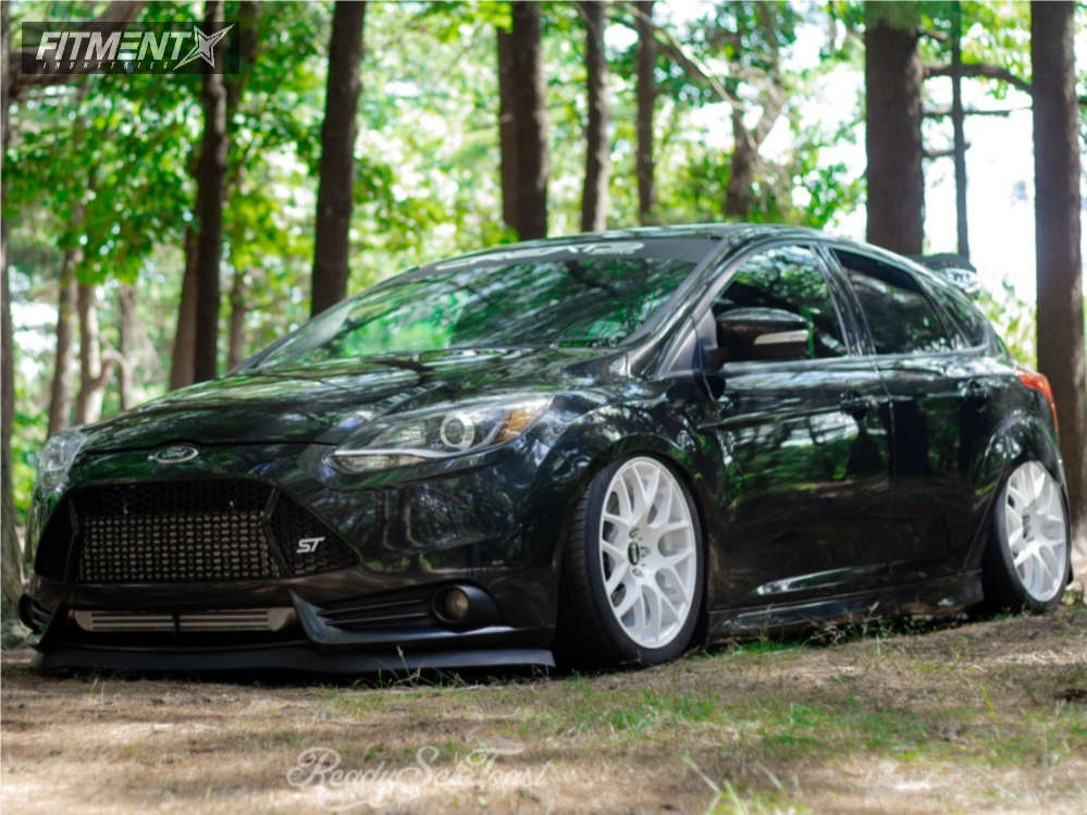 2013 Ford ST with 18x8.5 VMR V710 and Nankang 245x40 on Air Suspension ...