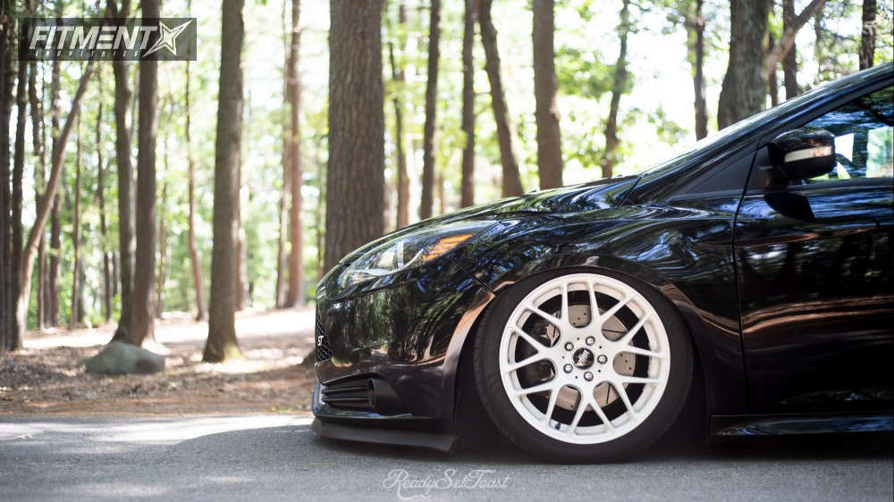 2013 Ford ST with 18x8.5 VMR V710 and Nankang 245x40 on Air Suspension ...