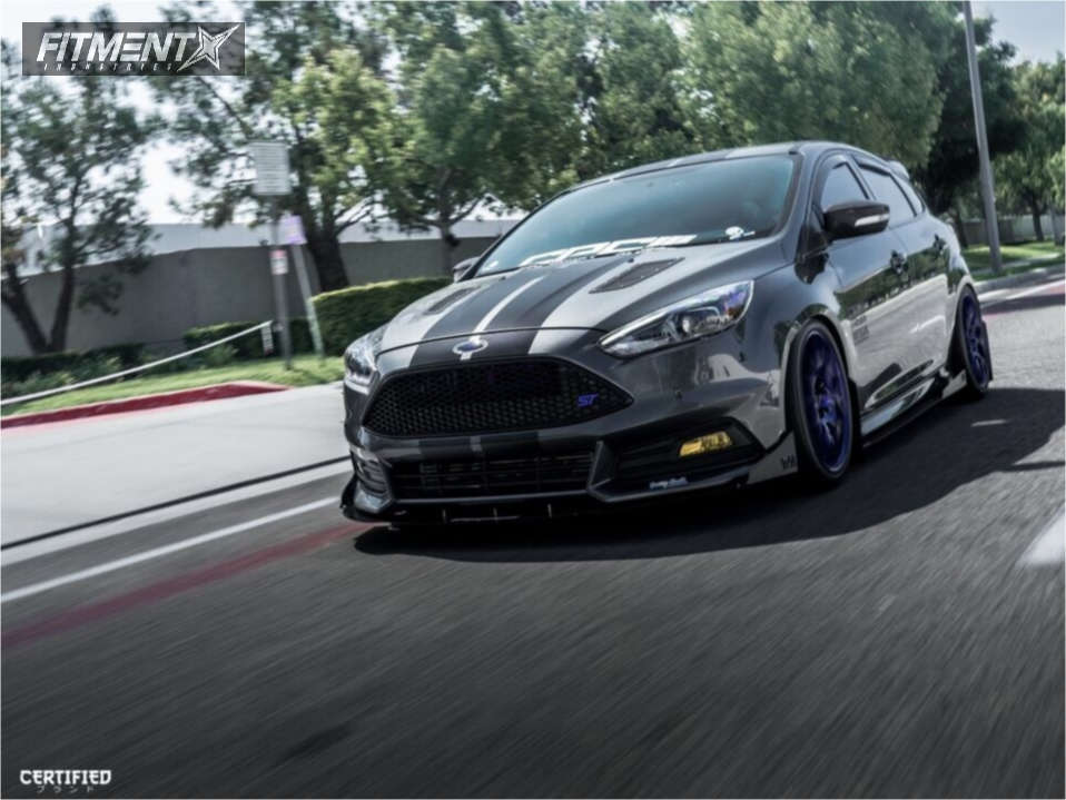 2016 Ford Focus ST with 18x8.5 Avant Garde M310 and Hankook 235x40 on ...