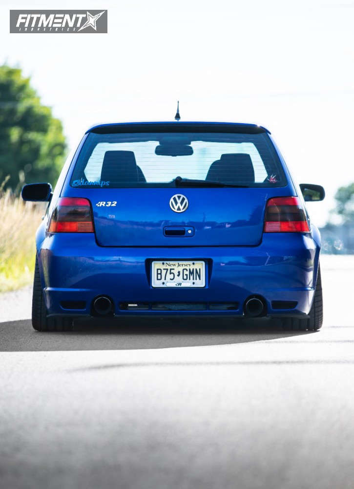 2004 Volkswagen R32 Base with 18x8.5 Rotiform Blq and Continental ...
