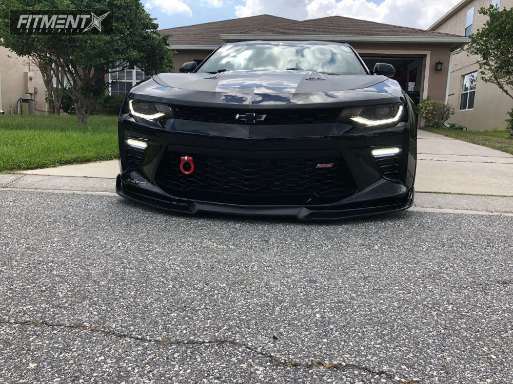 2017 Chevrolet Camaro SS with 20x9 Ferrada FR2 and Nitto 275x30 on Air ...