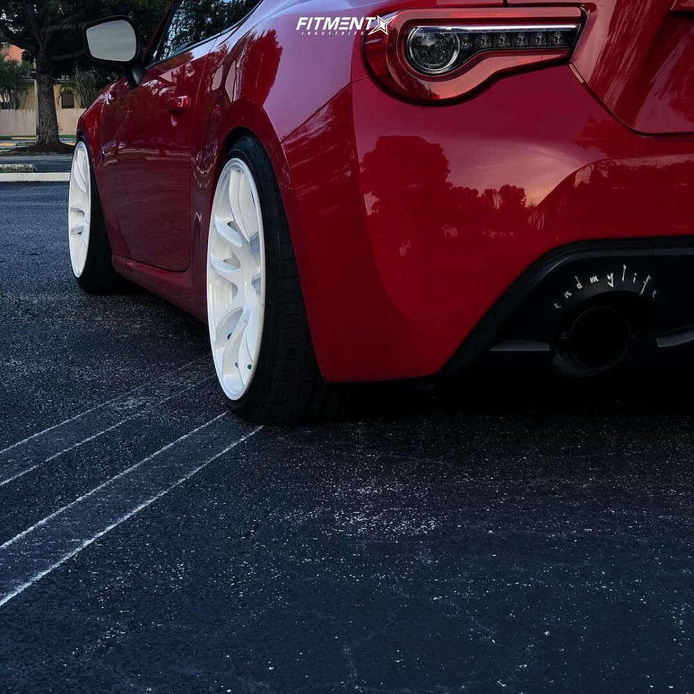 2017 Toyota 86 Base with 18x9.5 ESR Sr08 and Michelin 225x40 on ...