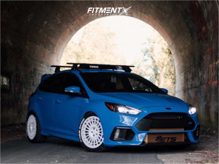 2017 Ford Focus RS with 18x8.5 Fifteen52 Integrales and Dunlop 245x45 ...