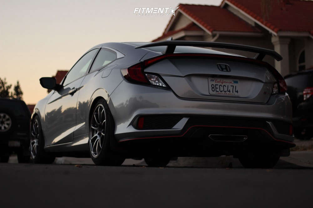 2017 Honda Civic Si with 18x8.5 AVID1 AV27 and Goodyear 235x45 on ...