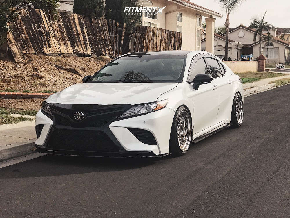 2018 Toyota Camry XSE with 19x9.5 Aodhan Ds01 and Delinte 235x35 on ...