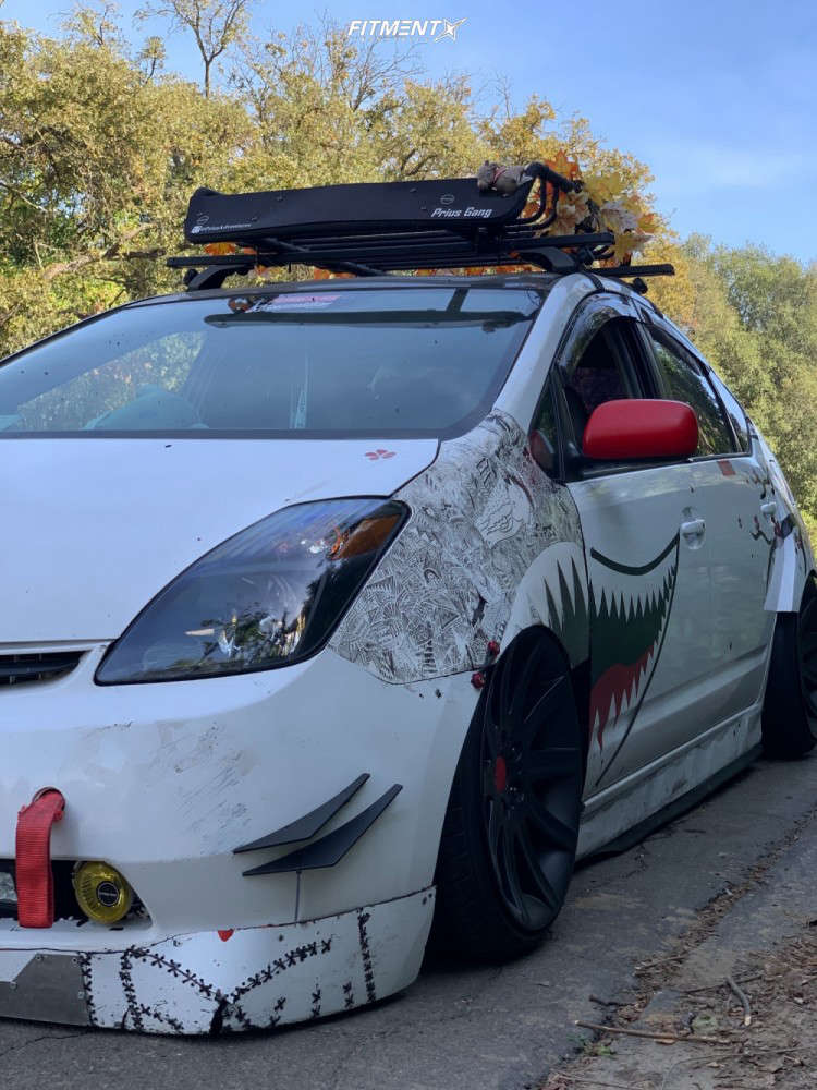 2004 Toyota Prius Base with 19x9 OEM Wheels Style 95 and Delinte 215x35 ...