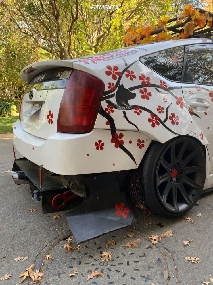 2004 Toyota Prius Base with 19x9 OEM Wheels Style 95 and Delinte 215x35 ...