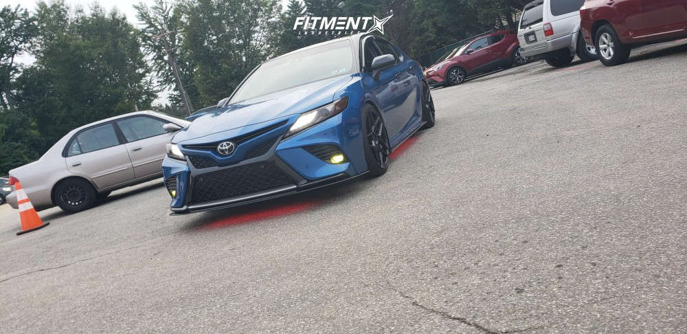 2018 Toyota Camry XSE with 20x9 Rohana Rfx11 and Continental 235x35 on ...