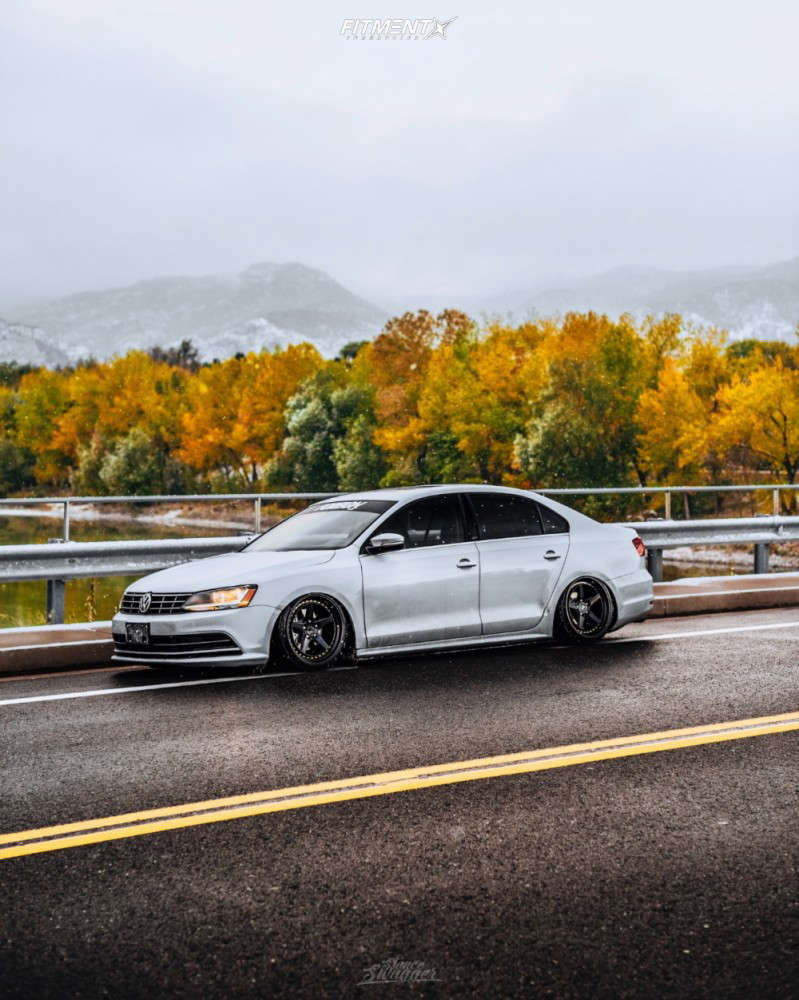 2018 Volkswagen Jetta SE with 18x9.5 Aodhan Ds05 and Hankook 205x35 on ...