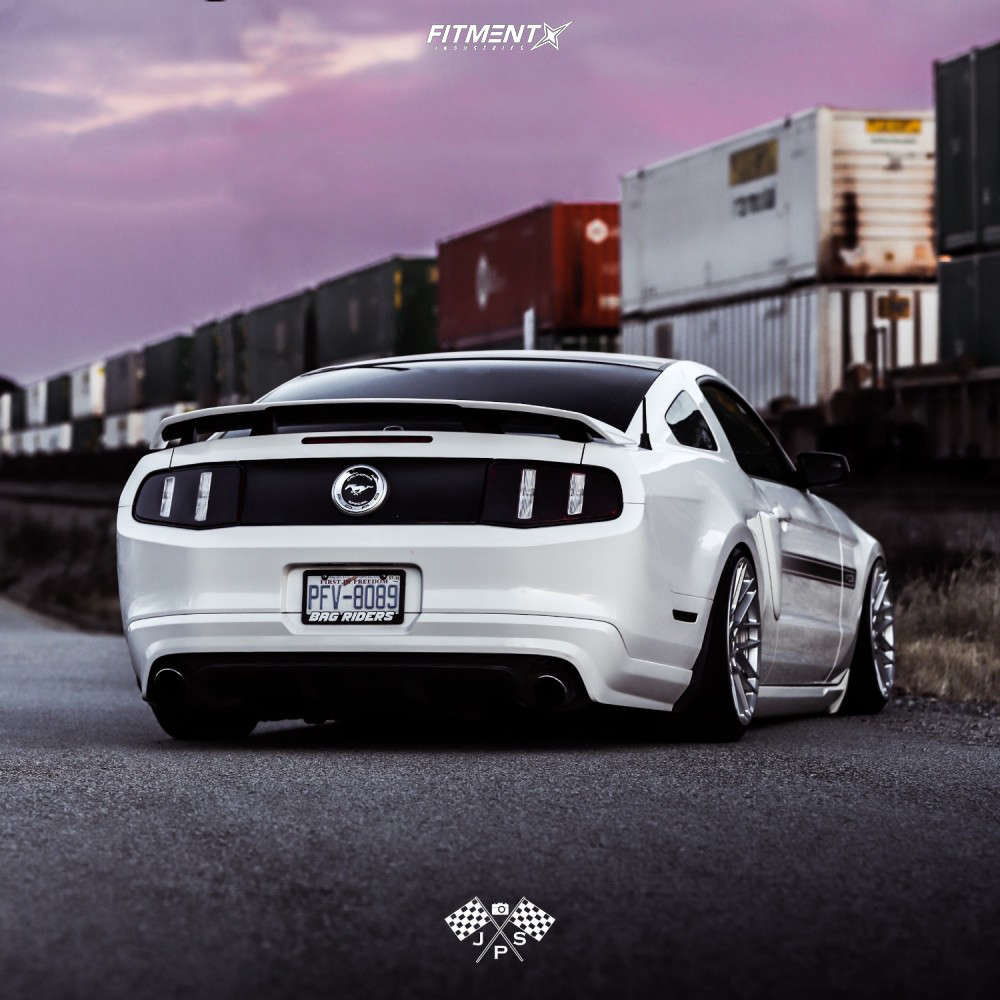 2011 Ford Mustang GT Premium 2dr Coupe (5.0L 8cyl 6M) with 19x10 ...