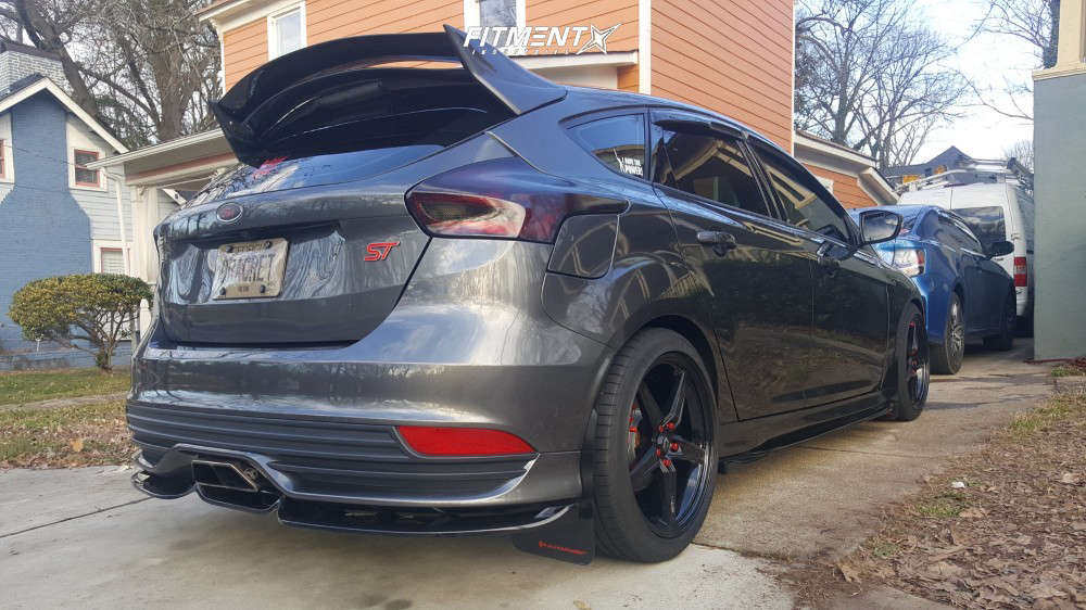 2018 Ford Focus ST with 18x8.5 Cosmis Racing R5 and Goodyear 235x40 on ...