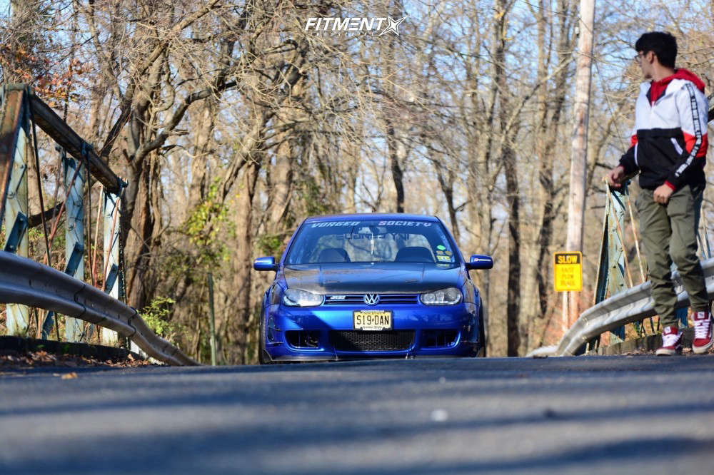 2004 Volkswagen R32 Base with 19x9 VIP Modular Vsx610 and Achilles ...