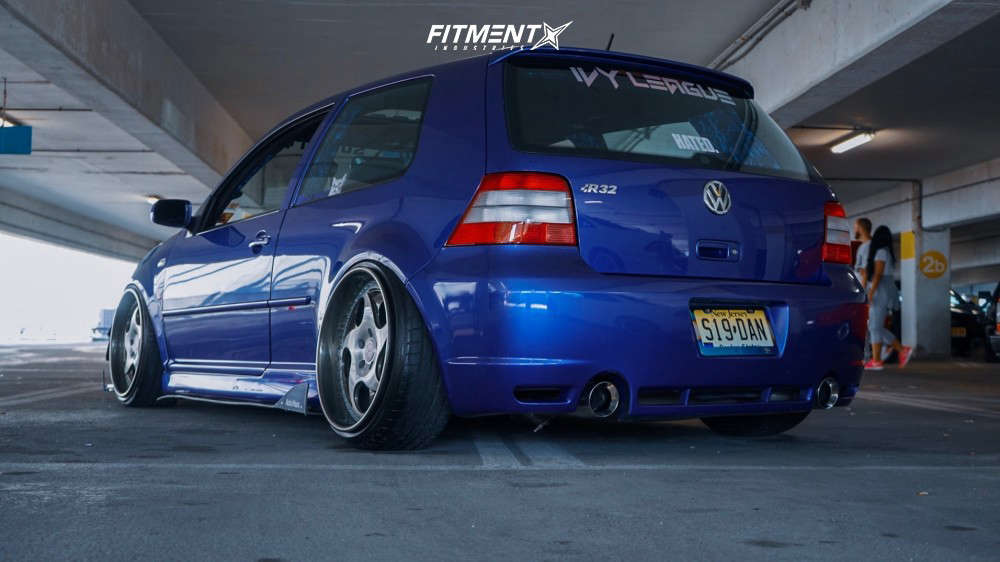 2004 Volkswagen R32 Base with 19x9 VIP Modular Vsx610 and Achilles ...