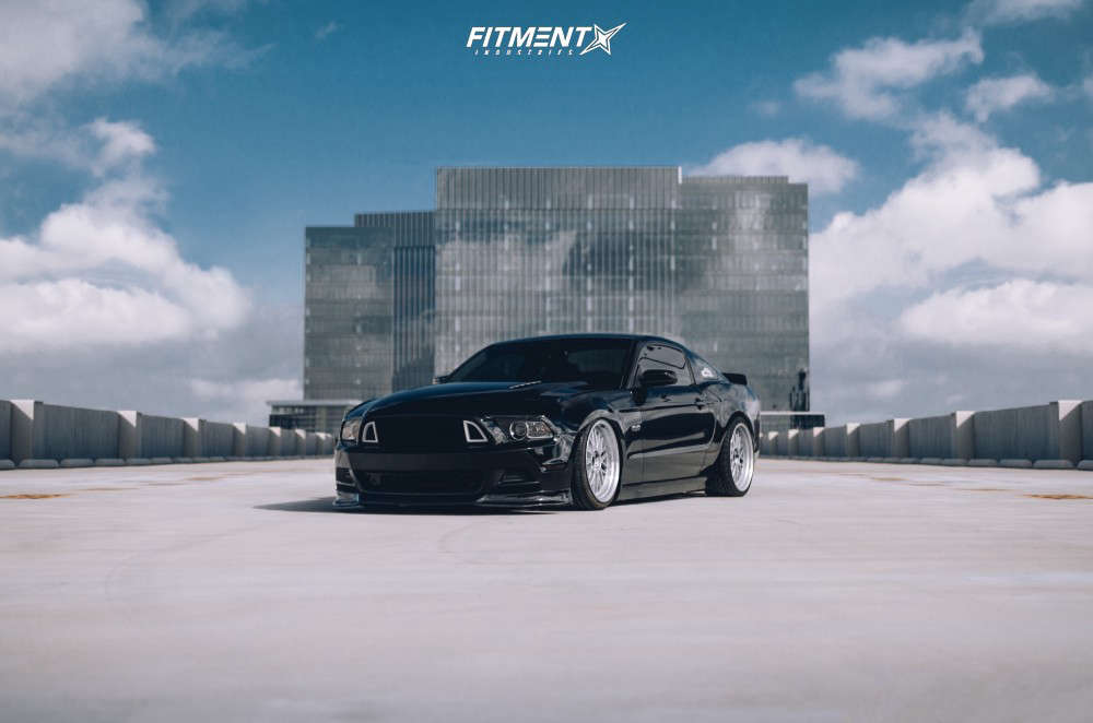 2013 Ford Mustang GT 2dr Coupe (5.0L 8cyl 6M) with 20x10 JNC JNC005 and ...