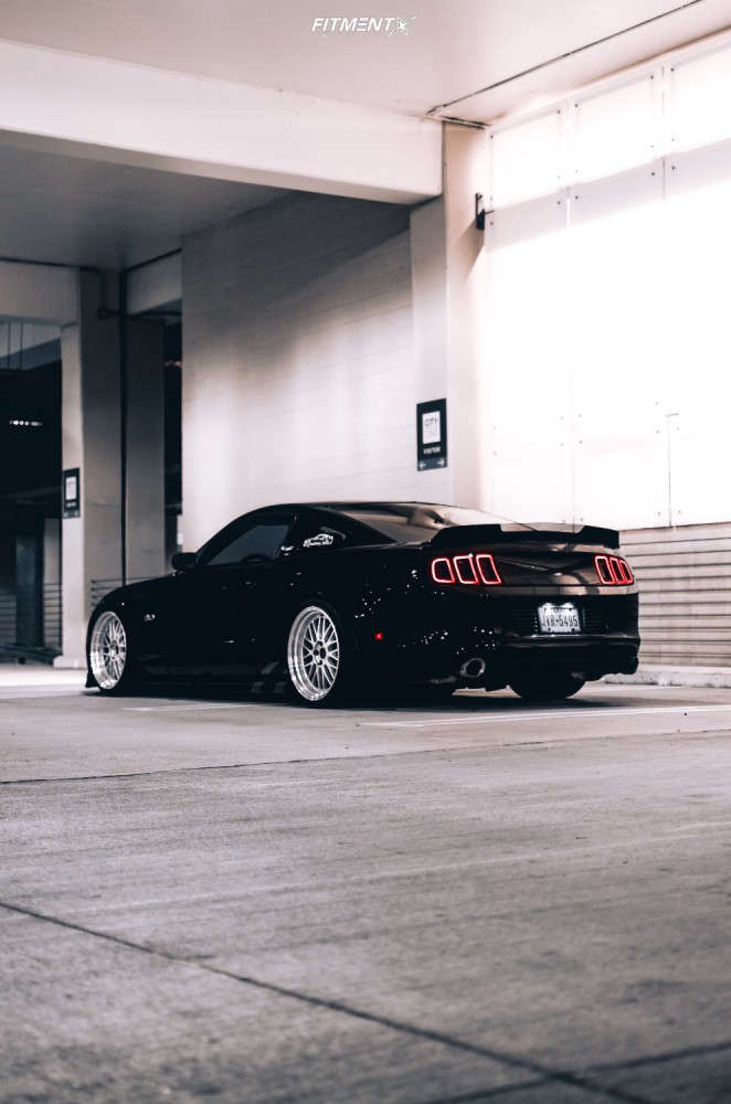 2013 Ford Mustang GT 2dr Coupe (5.0L 8cyl 6M) with 20x10 JNC JNC005 and ...