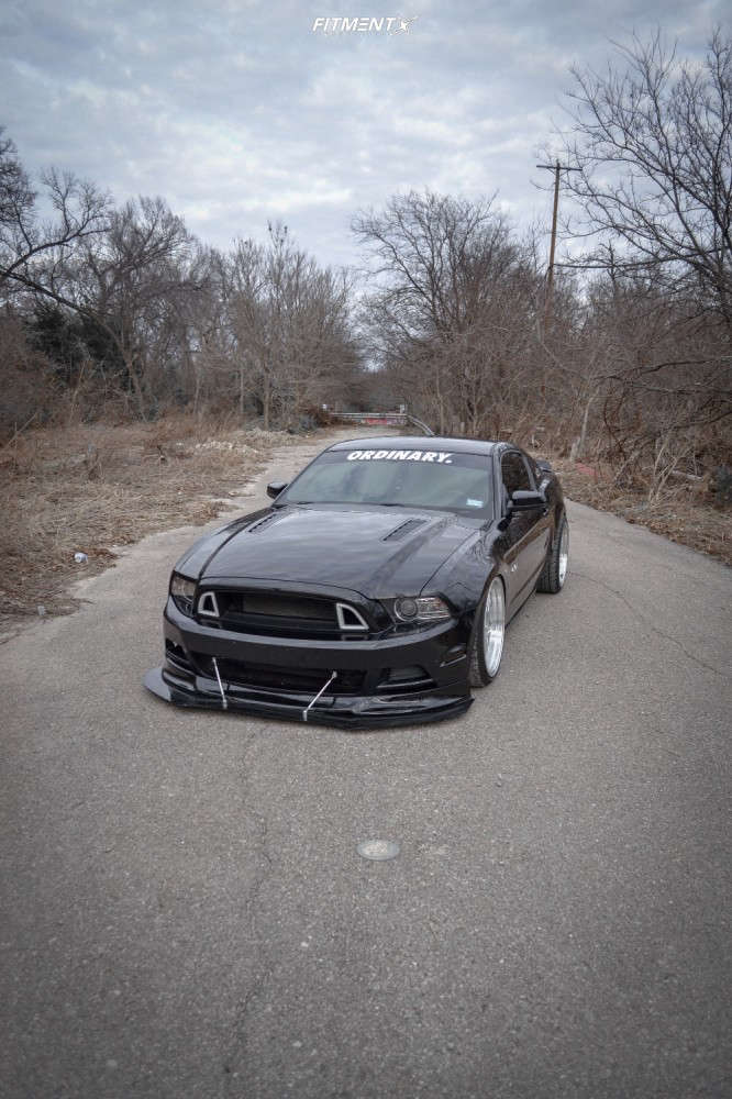 2013 Ford Mustang GT 2dr Coupe (5.0L 8cyl 6M) with 20x10 JNC JNC005 and ...