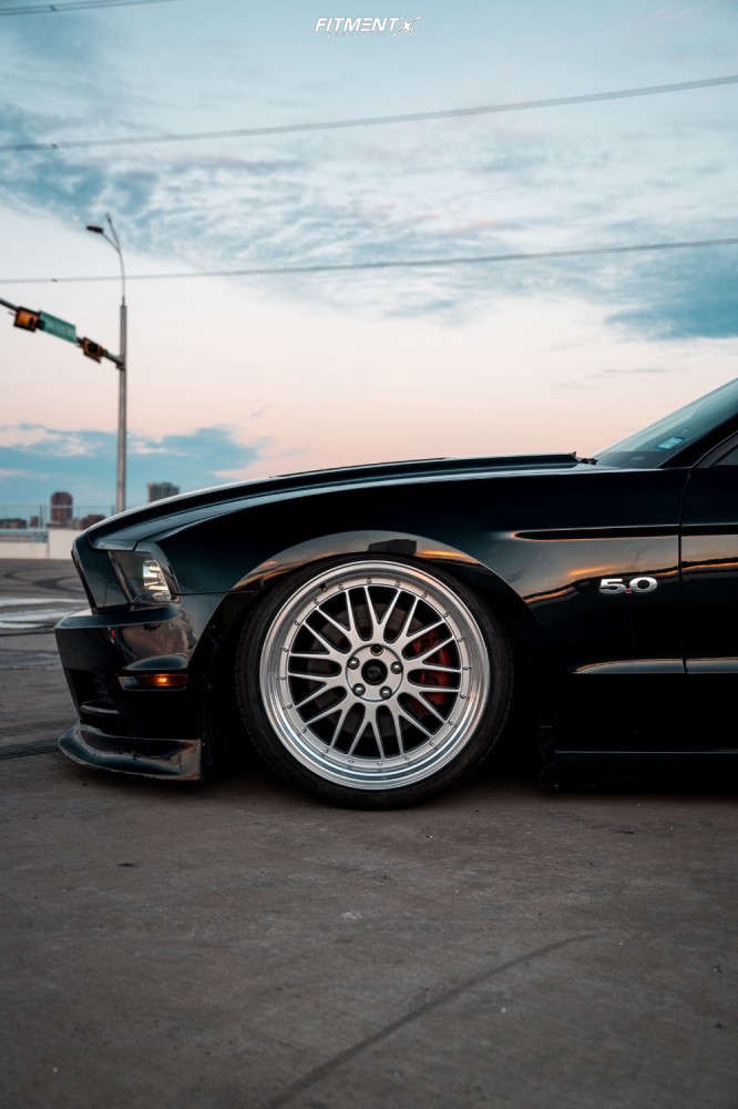 2013 Ford Mustang GT 2dr Coupe (5.0L 8cyl 6M) with 20x10 JNC JNC005 and ...