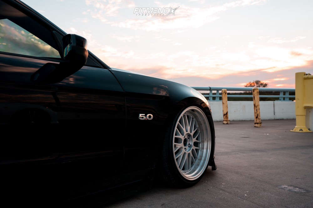 2013 Ford Mustang GT 2dr Coupe (5.0L 8cyl 6M) with 20x10 JNC JNC005 and ...