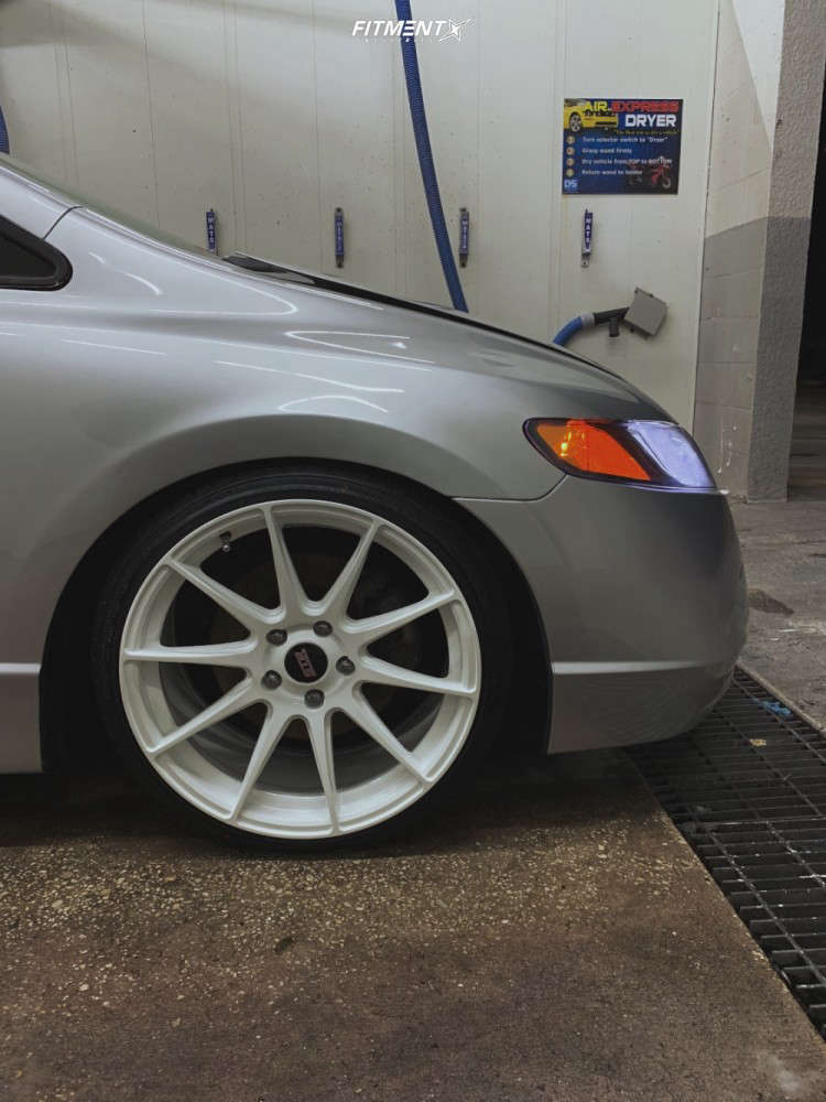 2008 Honda Civic Si with 18x8.5 STR 902 and Starmaxx 225x35 on ...