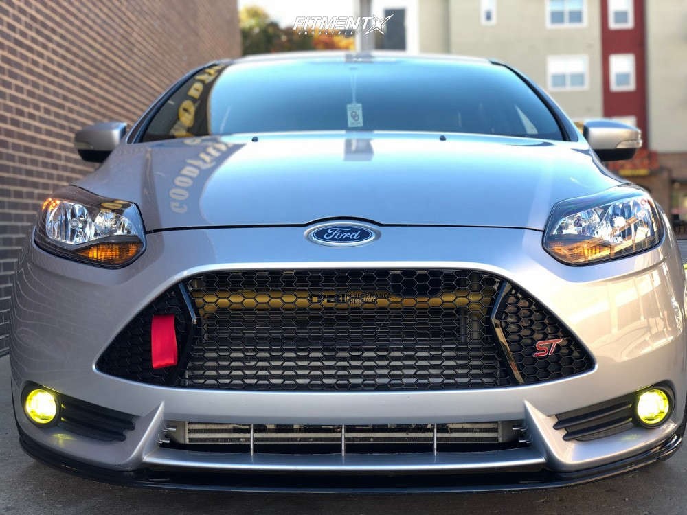 2014 Ford Focus ST with 18x8.5 Konig Hypergram and Continental 245x40 ...