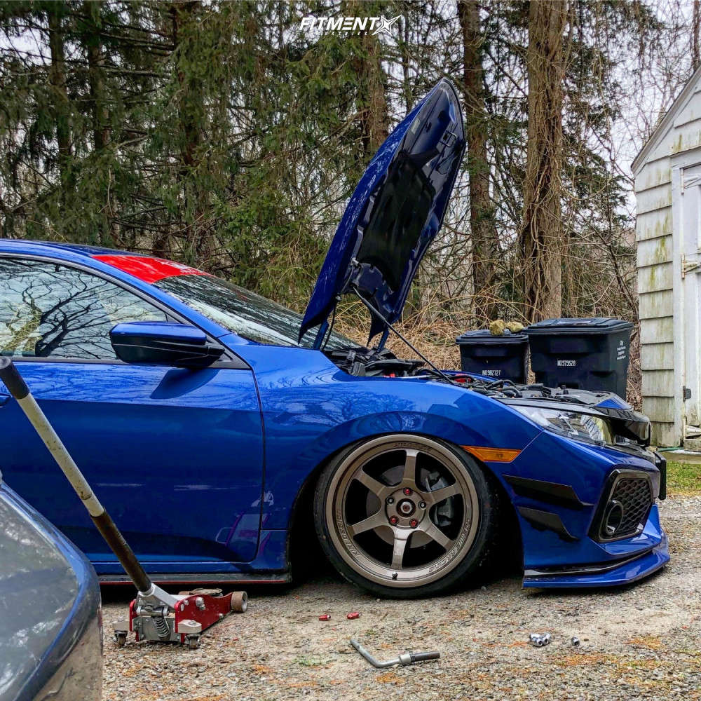 2017 Honda Civic Sport with 18x9.5 Cosmis Racing XT-006R and Federal ...