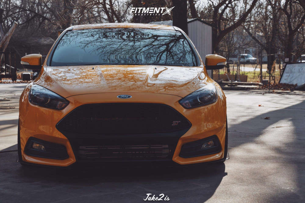 2015 Ford Focus ST with 18x9 XXR 527 and Achilles 235x40 on Air ...