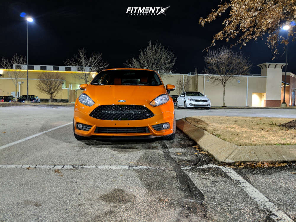 2017 Ford Fiesta ST with 17x7.5 Sparco Pro Corsa and Nitto 215x40 on ...