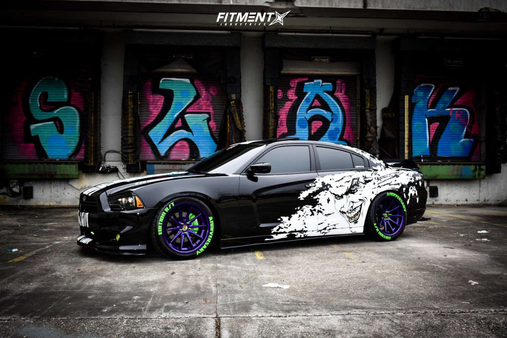 2014 Dodge Charger R/T with 20x9 Ferrada FR4 and Atturo 275x40 on Air ...