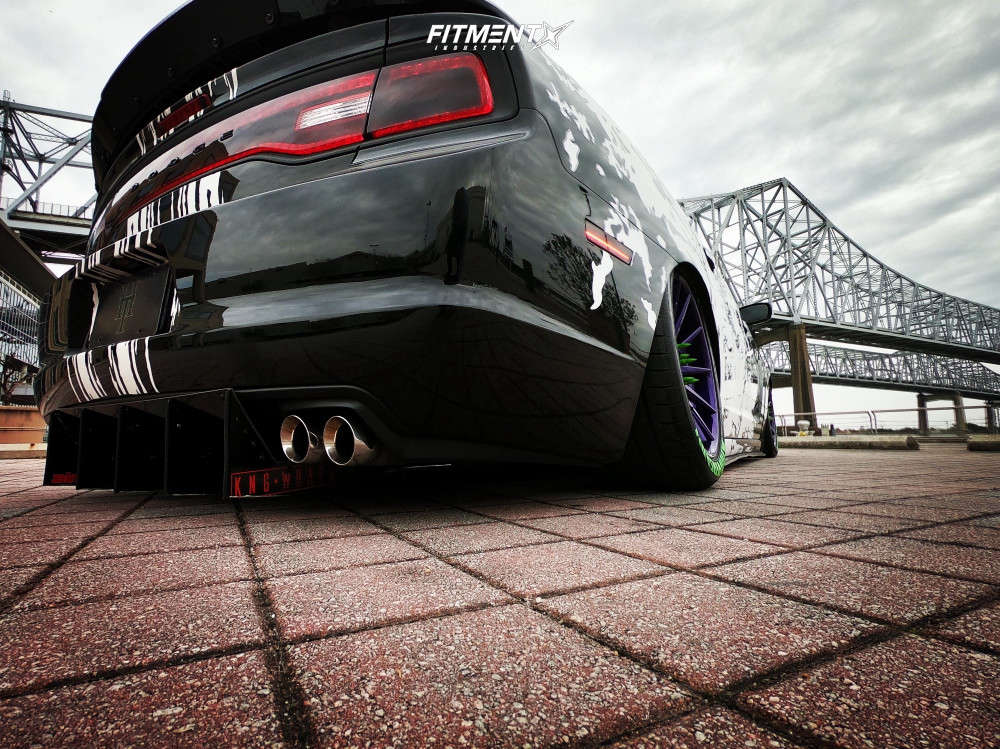 2014 Dodge Charger R/T with 20x9 Ferrada FR4 and Atturo 275x40 on Air ...