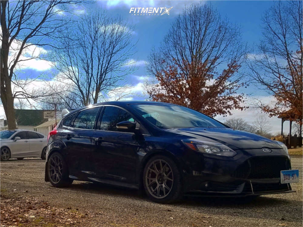 2014 Ford Focus ST with 18x8.5 Konig Ampliform and Nitto 235x40 on ...