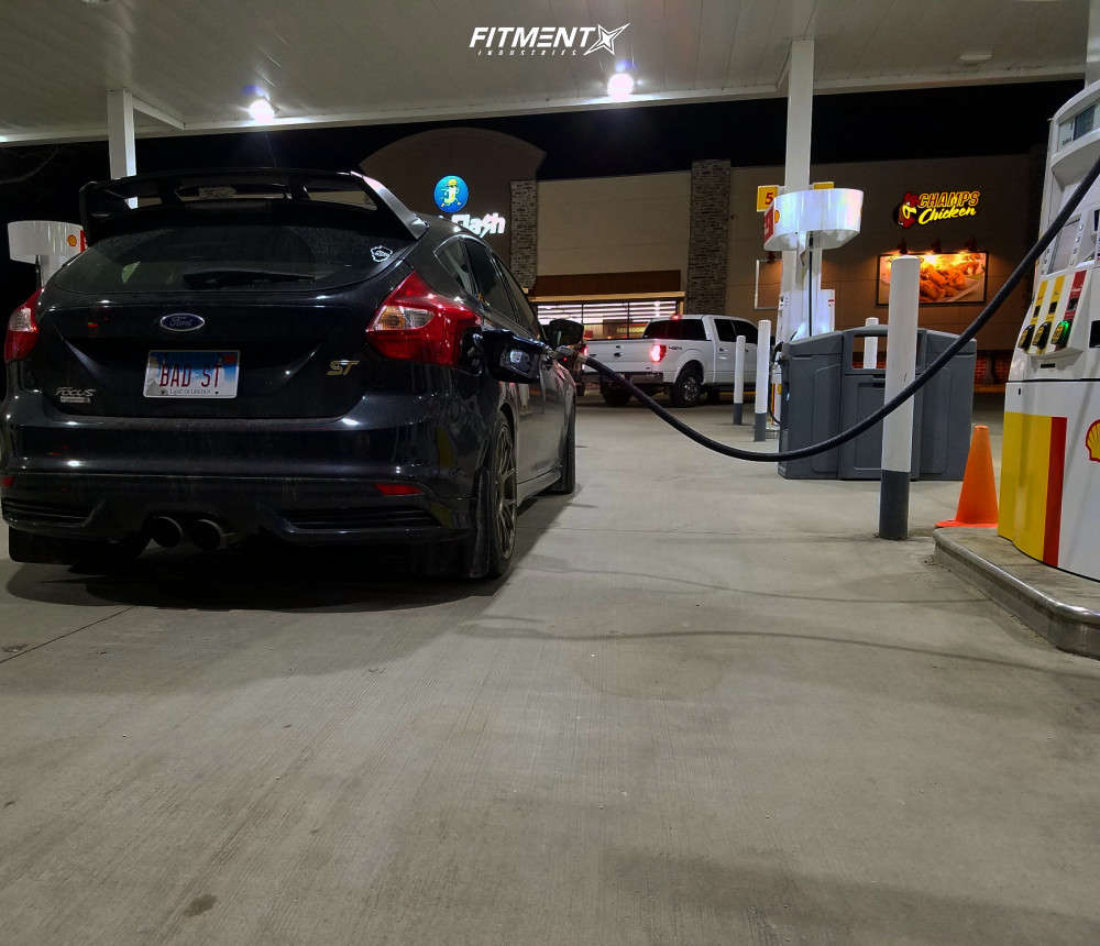 2014 Ford Focus ST with 18x8.5 Konig Ampliform and Nitto 235x40 on ...