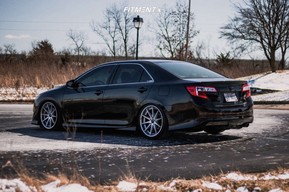 2013 Toyota Camry SE with 19x8.5 Rohana Rc10 and Kumho 235x35 on ...