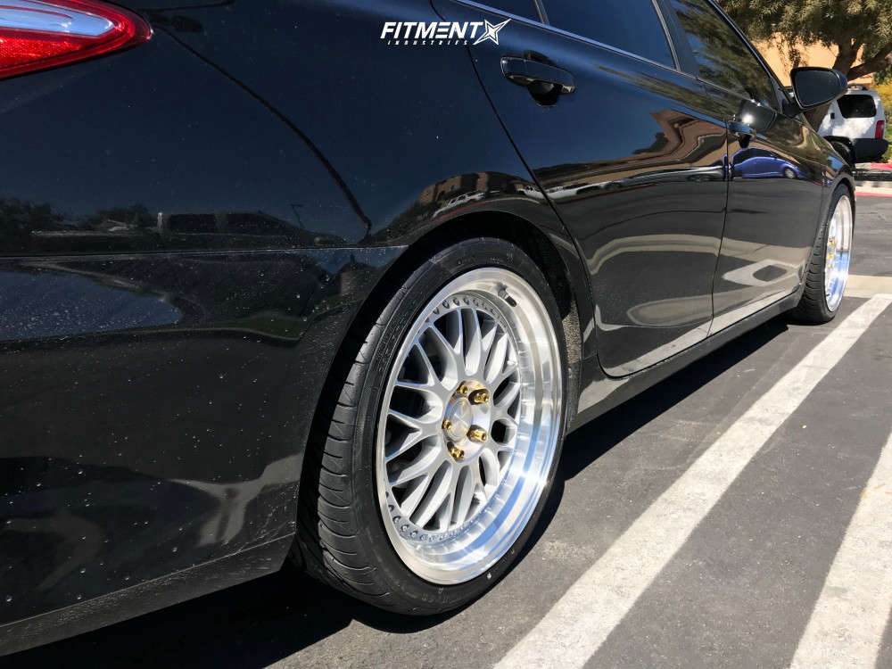 2017 Toyota Camry SE with 19x8.5 ESR Sr01 and Federal 235x35 on ...