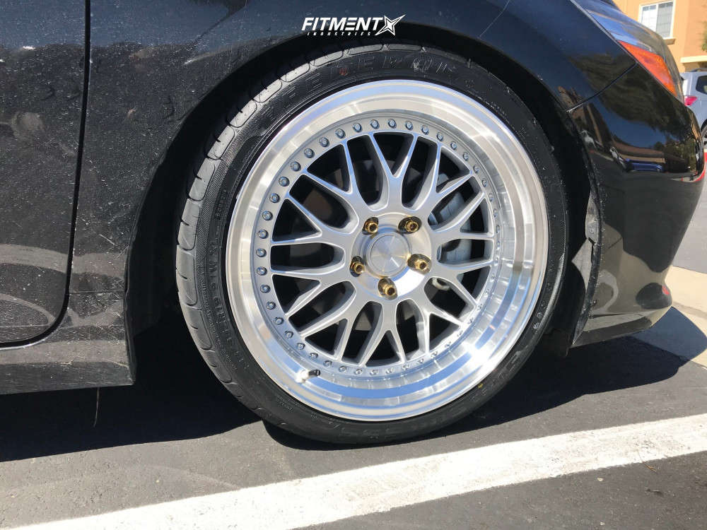 2017 Toyota Camry SE with 19x8.5 ESR Sr01 and Federal 235x35 on ...