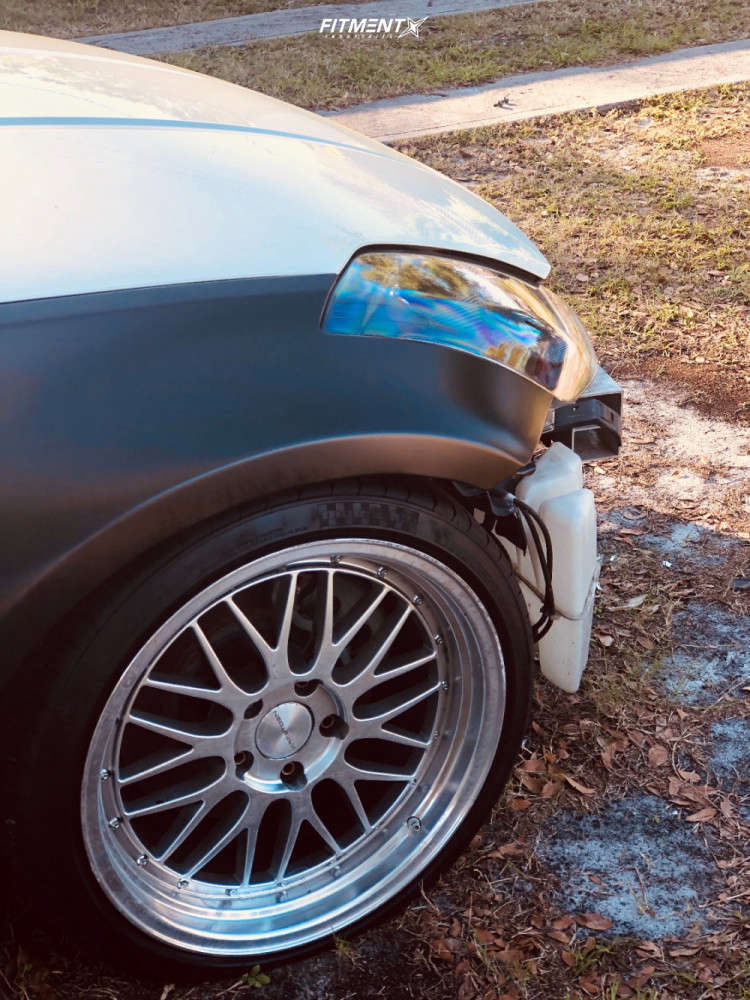 2006 Nissan 350Z Base with 18x9.5 Varrstoen Es1 and Nankang 265x35 on ...