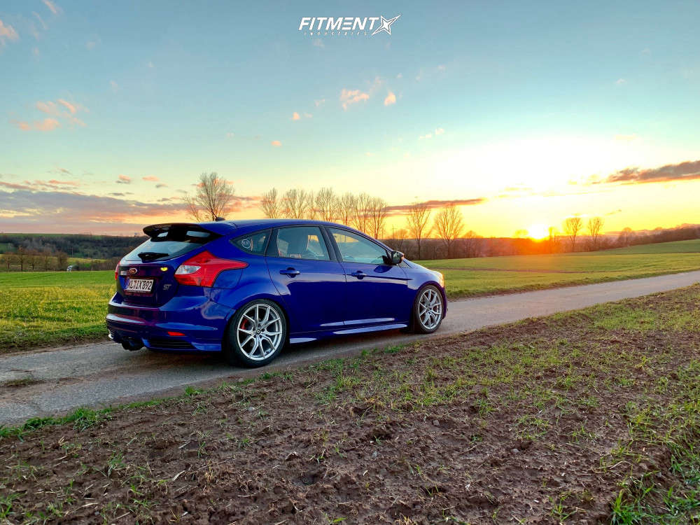 2014 Ford Focus ST with 18x8 Drag Dr67 and Kumho 235x40 on Coilovers ...