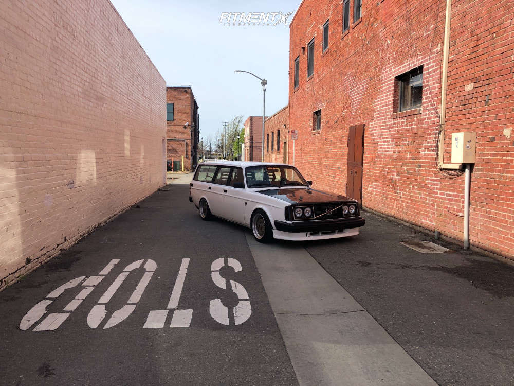 1985 Volvo 245 Base with 16x10 Riken Mesh and Nexen 225x45 on Coilovers ...