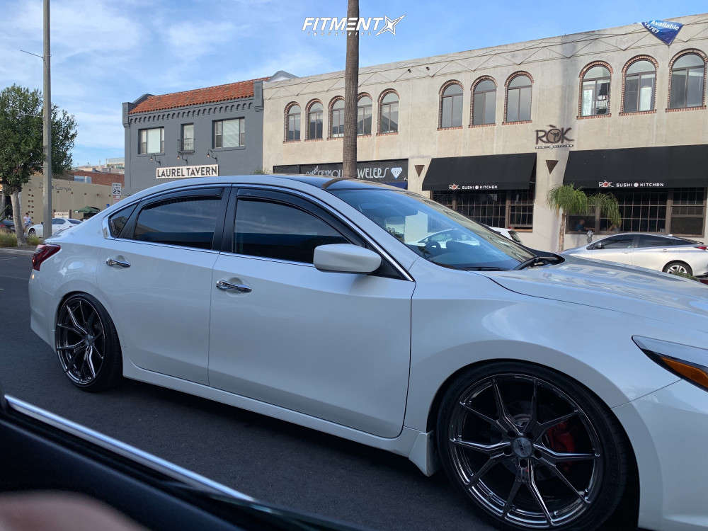 2017 Nissan Altima SR with 20x8.5 STR 907 and Toyo Tires 245x35 on ...