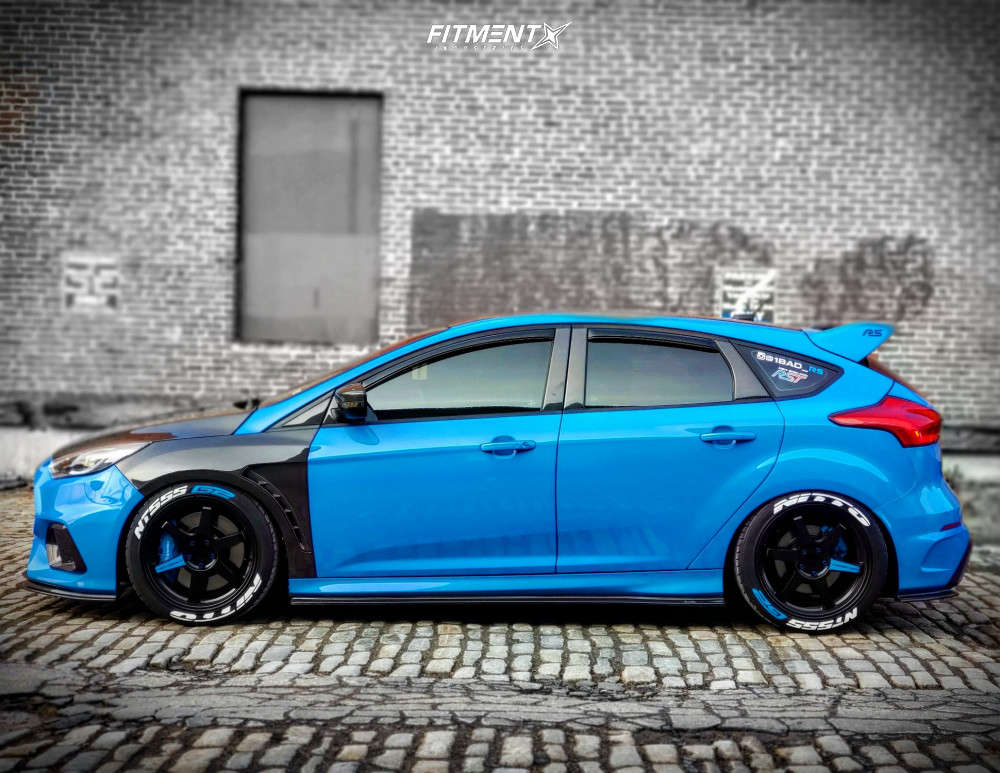 2016 Ford Focus RS with 18x8.5 Varrstoen Es2 and Nitto 245x40 on ...
