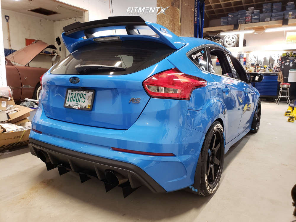 2016 Ford Focus RS with 18x8.5 Varrstoen Es2 and Nitto 245x40 on ...