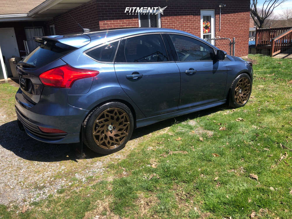 2018 Ford Focus ST with 18x8.5 WatercooledIND Md1 and Michelin 245x40 on Stock Suspension ...