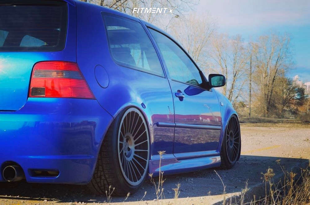 2004 Volkswagen R32 Base with 18x8.5 Rotiform Ind-t and Sumitomo 225x40 ...