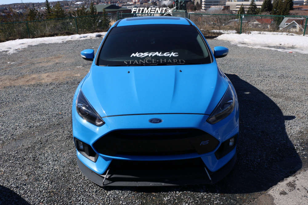 2017 Ford Focus RS with 18x9.5 Rotiform Qlb and Nankang 225x35 on Air ...