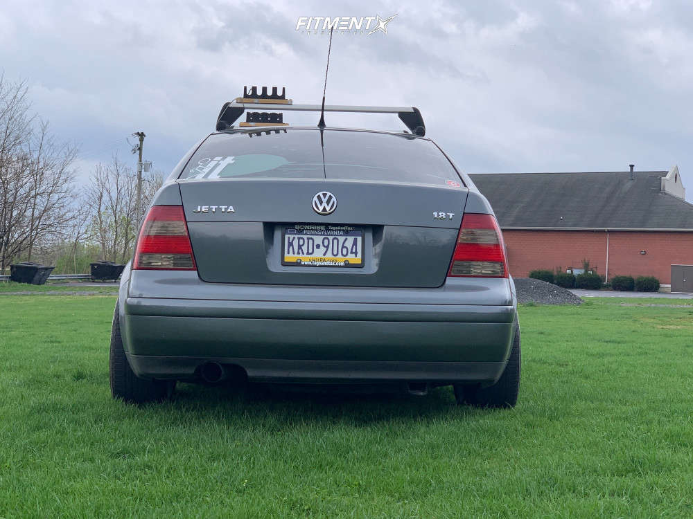 2003 Volkswagen Jetta GLS with 18x8.5 STR 514 and Kinforest 205x40 on ...