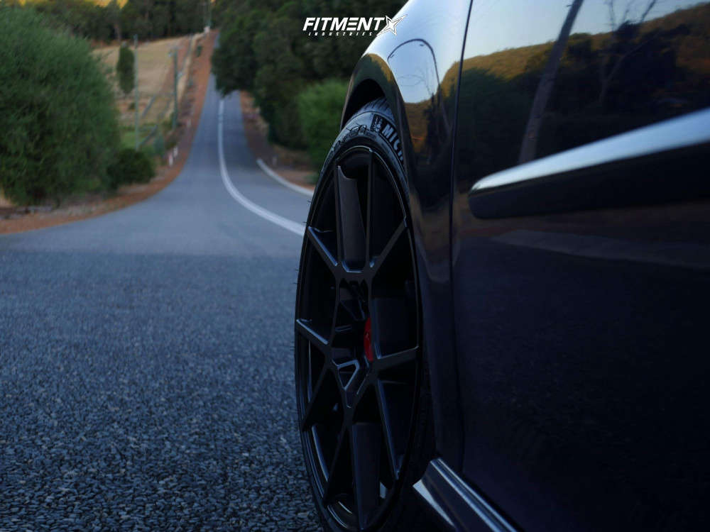 2007 Volkswagen GTI Base with 18x8.5 Rotiform Kps and Michelin 225x40 ...