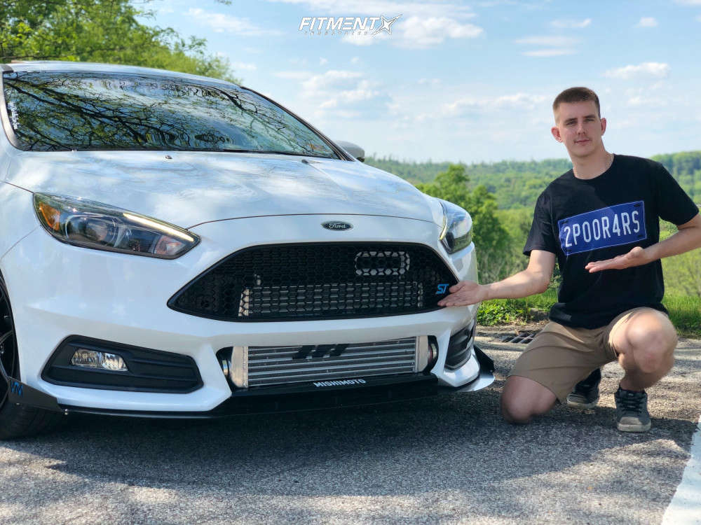 2017 Ford Focus ST with 18x9.5 Option Lab R716 and Pirelli 235x40 on ...