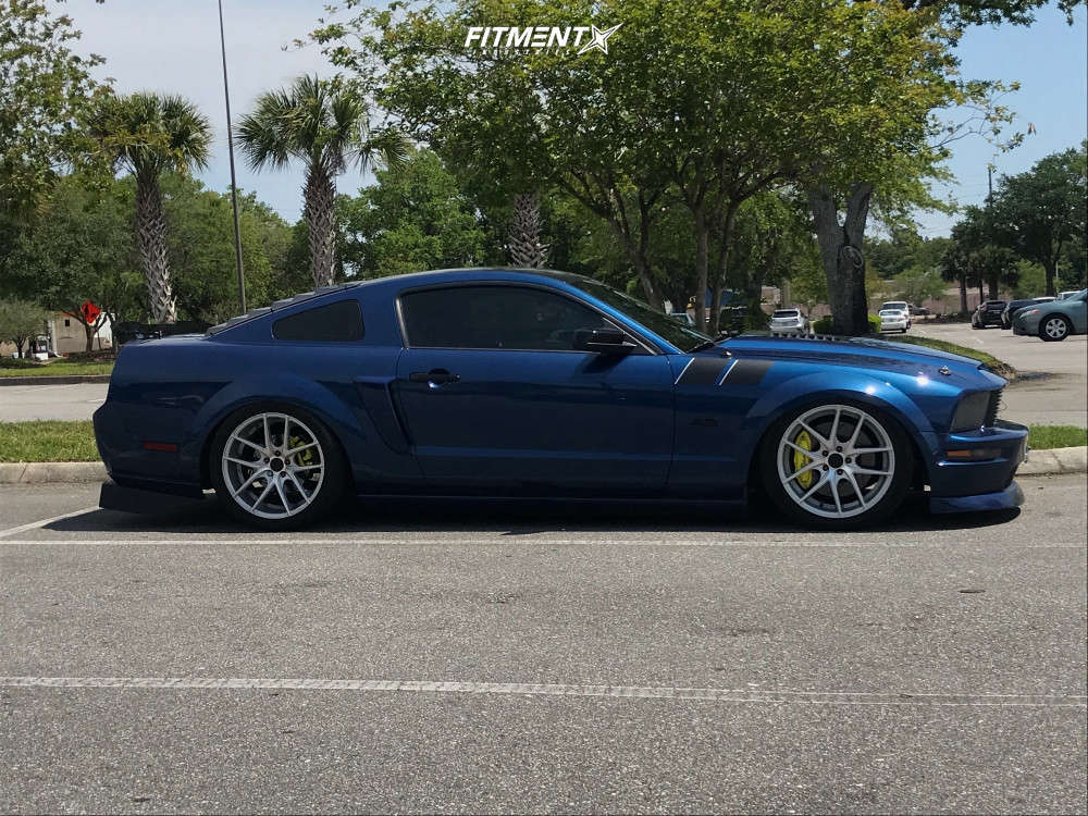 2006 Ford Mustang GT with 19x9.5 Niche Targa and Mickey Thompson 245x35 ...