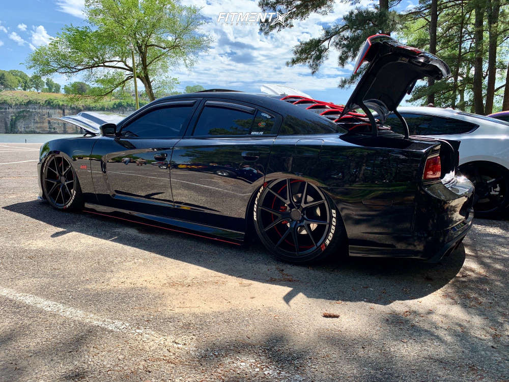 2012 Dodge Charger R/T with 22x9 Verde Axis and Lexani 265x35 on Air ...