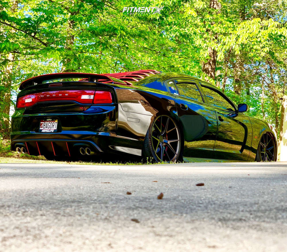 2012 Dodge Charger R/T with 22x9 Verde Axis and Lexani 265x35 on Air ...