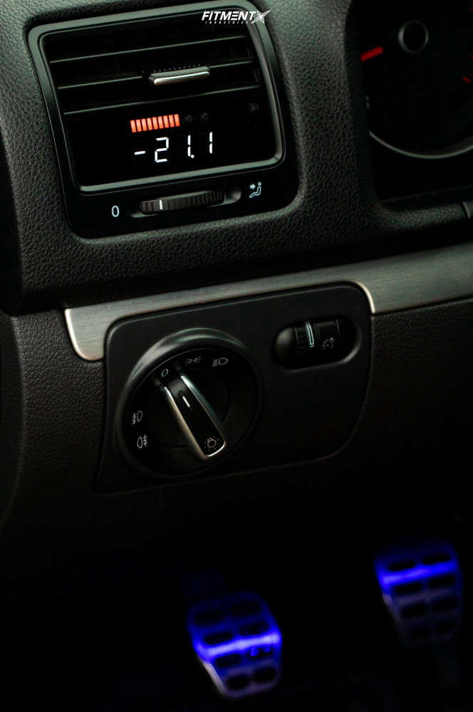 2008 Volkswagen Jetta 2.0T with 18x9 Avant Garde M220 and Continental ...